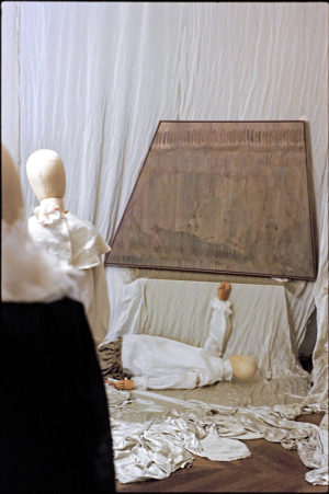 Exibição especial de esculturas e pinturas do artista Kai Althoff será ...